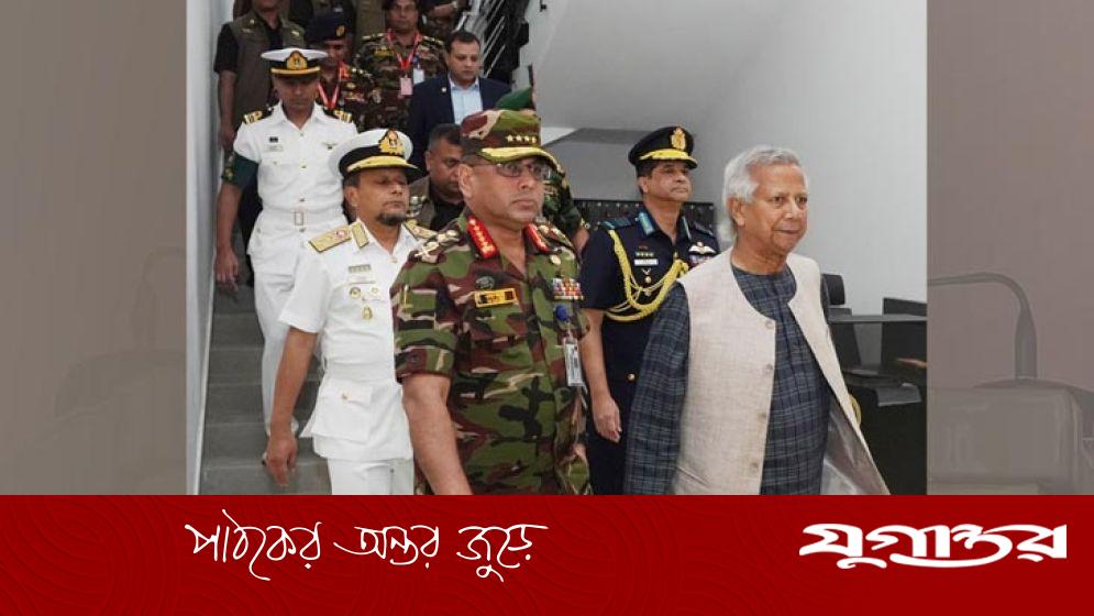 দায়িত্ব নেওয়ার পর প্রথমবার সেনাসদরে প্রধান উপদেষ্টা