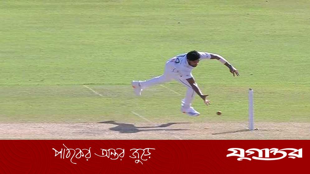 এমন রানআউটও মিস হয়!